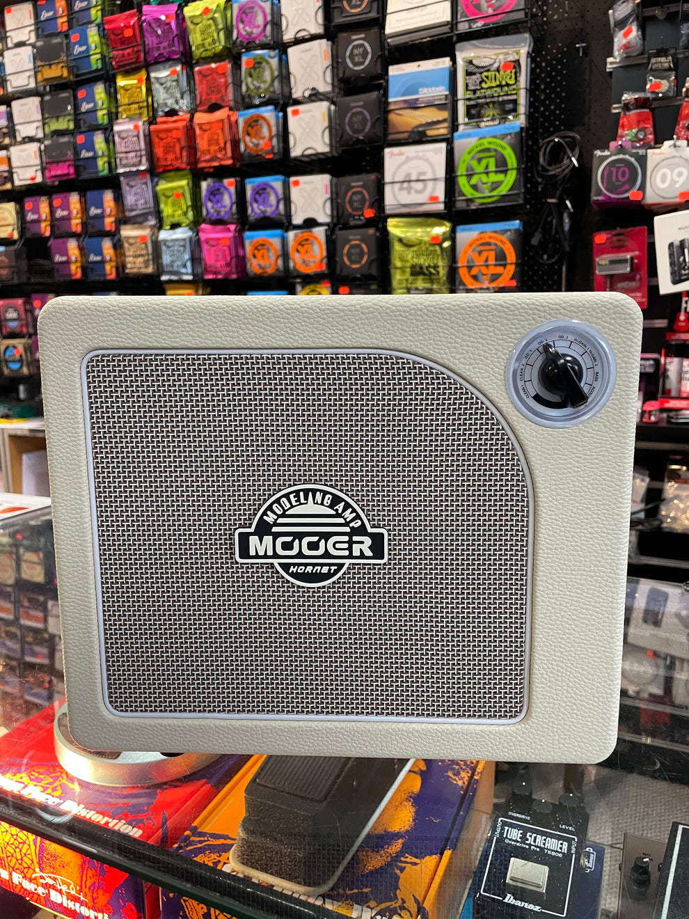 Mooer Hornet 15 Electric Guitar Combo Amplifier - White – Guitar Paradise