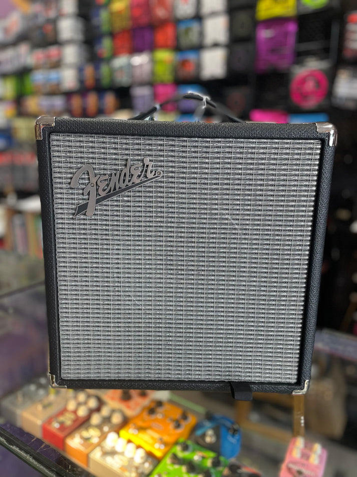 Fender Rumble 15 - Electric Bass Combo Amplifier – Guitar Paradise
